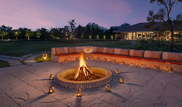 Bonfire by the Lake | The Oberoi Vindhyavilas Wildlife Resort Experience